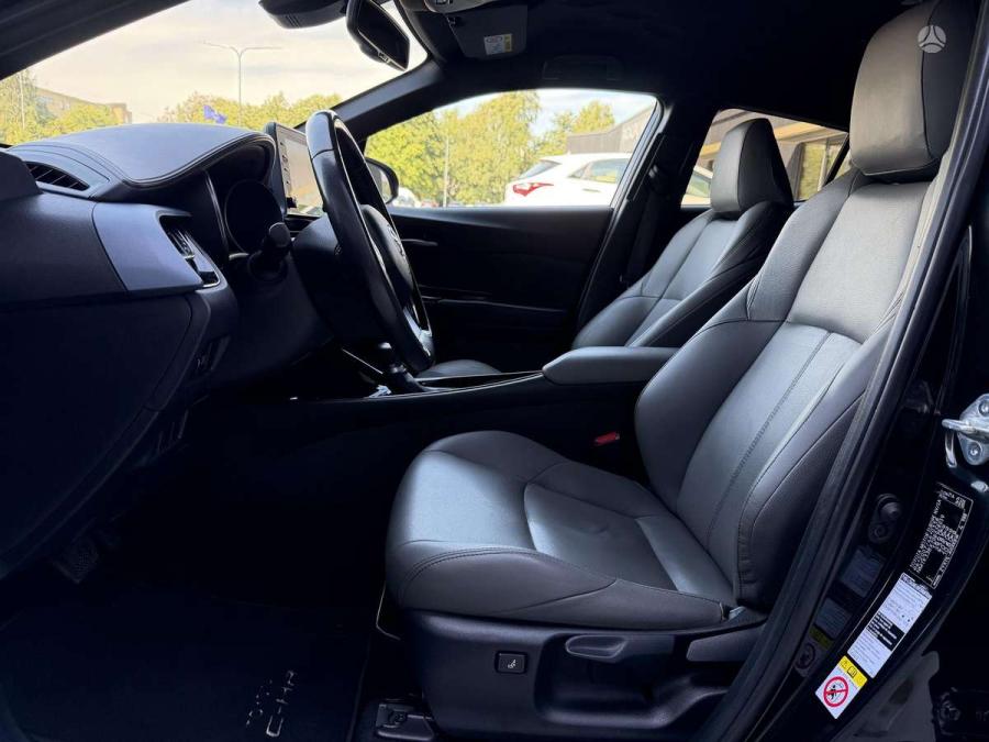 Black Toyota C-HR 2020 in Siauliai, with an engine capacity of 1.80 L and mileage of 175 thousand km for 18550 €, photo 12 on AUTOMOTO.COM.LV