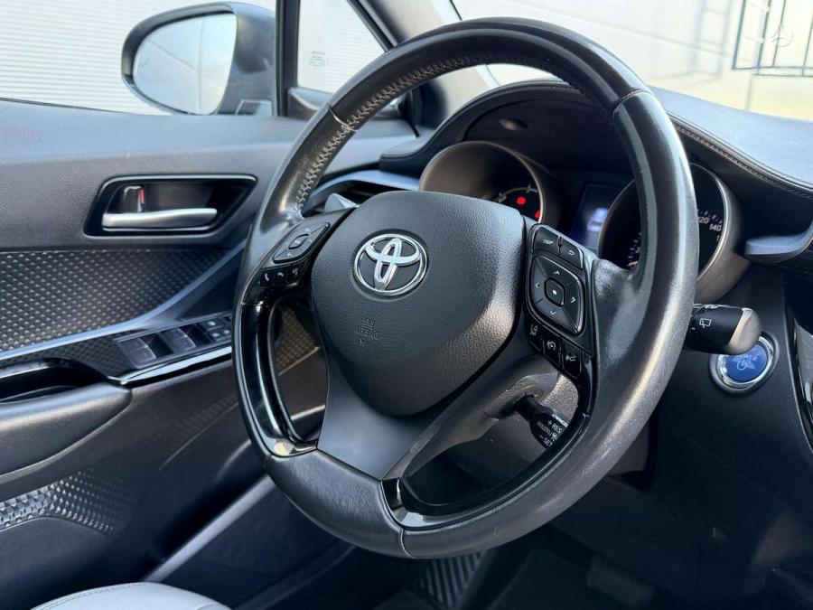 Black Toyota C-HR 2020 in Siauliai, with an engine capacity of 1.80 L and mileage of 175 thousand km for 18550 €, photo 25 on AUTOMOTO.COM.LV
