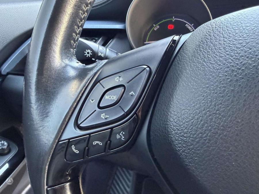 Black Toyota C-HR 2020 in Siauliai, with an engine capacity of 1.80 L and mileage of 175 thousand km for 18550 €, photo 28 on AUTOMOTO.COM.LV