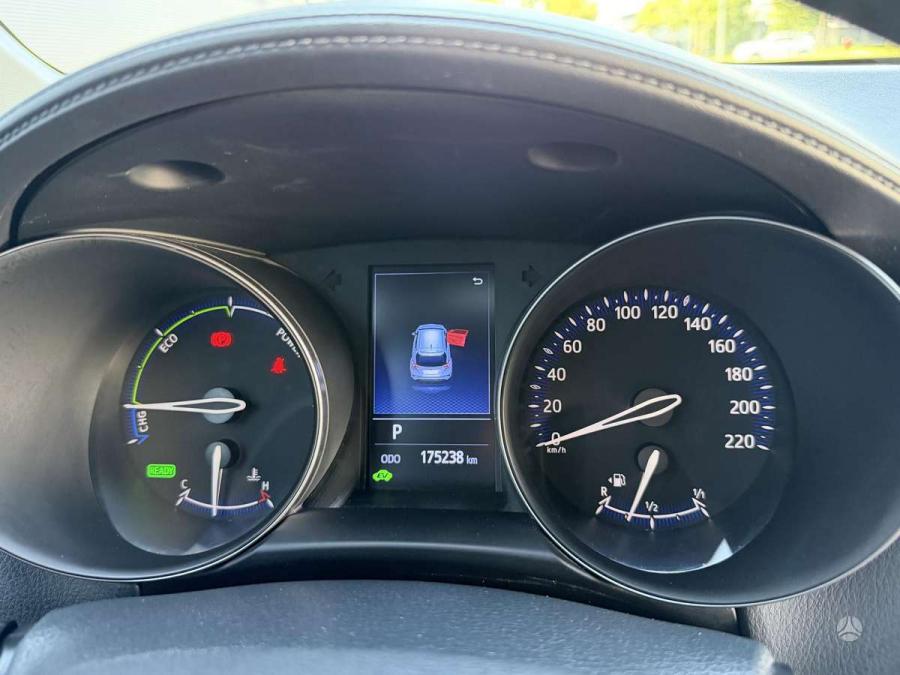 Black Toyota C-HR 2020 in Siauliai, with an engine capacity of 1.80 L and mileage of 175 thousand km for 18550 €, photo 29 on AUTOMOTO.COM.LV