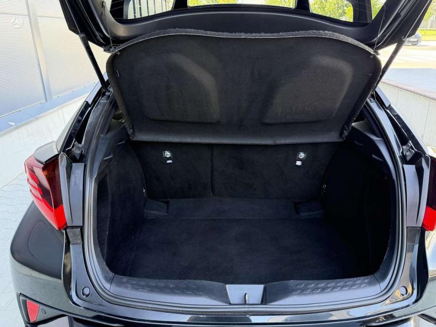Black Toyota C-HR 2020 in Siauliai, with an engine capacity of 1.80 L and mileage of 175 thousand km for 18550 €, photo 30 on AUTOMOTO.COM.LV