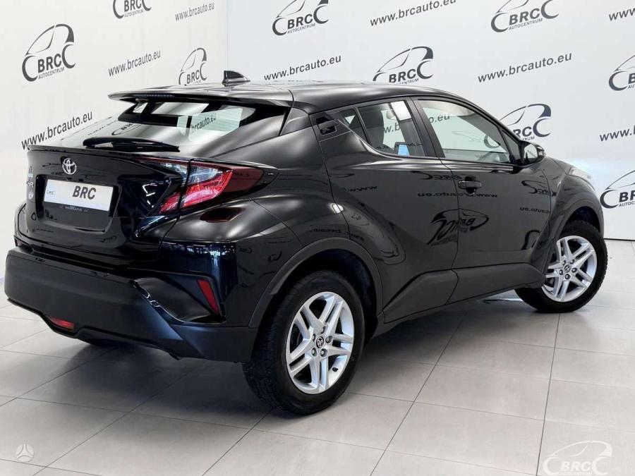 Черный Тойота C-HR 2020 в Вильнюс, объемом двигателя 1.20 л и пробегом 94 тыс. км за 17900 €, фото 4 на AUTOMOTO.COM.LV