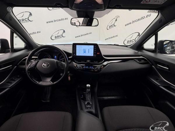 Black Toyota C-HR 2020 in Vilnius, with an engine capacity of 1.20 L and mileage of 94 thousand km for 17900 €, photo 5 on AUTOMOTO.COM.LV