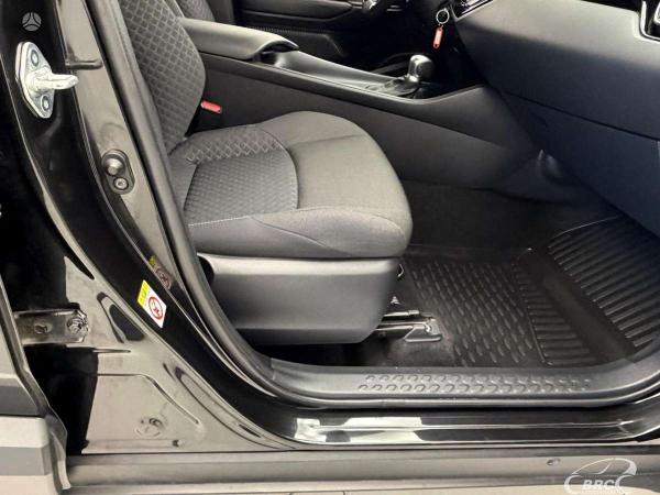 Black Toyota C-HR 2020 in Vilnius, with an engine capacity of 1.20 L and mileage of 94 thousand km for 17900 €, photo 8 on AUTOMOTO.COM.LV