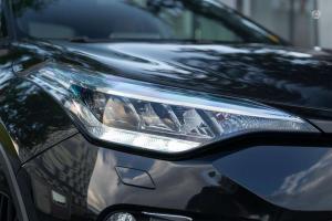Черный Тойота C-HR 2020 в Вильнюс, объемом двигателя 1.99 л и пробегом 123 тыс. км за 19900 €, фото 4 на AUTOMOTO.COM.LV
