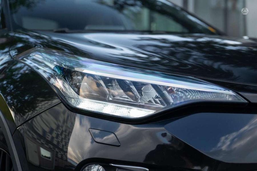 Черный Тойота C-HR 2020 в Вильнюс, объемом двигателя 1.99 л и пробегом 123 тыс. км за 19900 €, фото 4 на AUTOMOTO.COM.LV