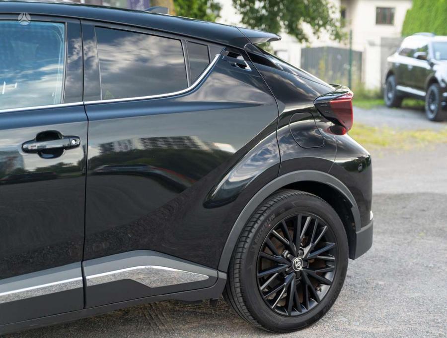 Черный Тойота C-HR 2020 в Вильнюс, объемом двигателя 1.99 л и пробегом 123 тыс. км за 19900 €, фото 14 на AUTOMOTO.COM.LV