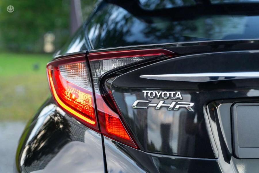 Черный Тойота C-HR 2020 в Вильнюс, объемом двигателя 1.99 л и пробегом 123 тыс. км за 19900 €, фото 18 на AUTOMOTO.COM.LV
