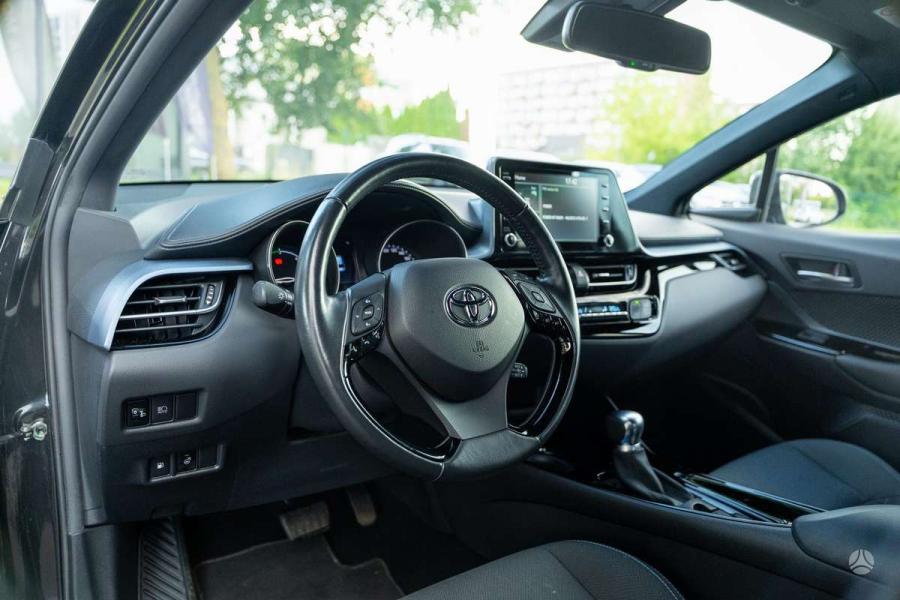 Черный Тойота C-HR 2020 в Вильнюс, объемом двигателя 1.99 л и пробегом 123 тыс. км за 19900 €, фото 20 на AUTOMOTO.COM.LV