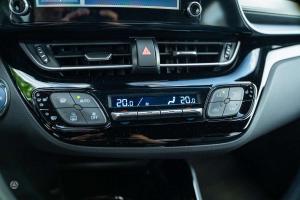 Черный Тойота C-HR 2020 в Вильнюс, объемом двигателя 1.99 л и пробегом 123 тыс. км за 19900 €, фото 31 на AUTOMOTO.COM.LV