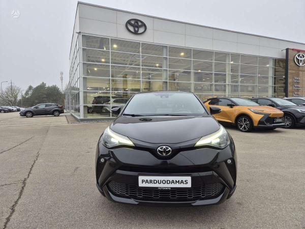 Black Toyota C-HR 2021 in Panevezys, with an engine capacity of 1.99 L and mileage of 162 thousand km for 20500 €, photo 2 on AUTOMOTO.COM.LV