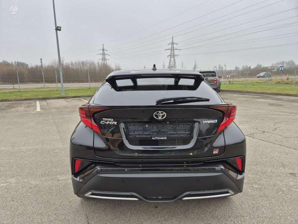 Black Toyota C-HR 2021 in Panevezys, with an engine capacity of 1.99 L and mileage of 162 thousand km for 20500 €, photo 6 on AUTOMOTO.COM.LV