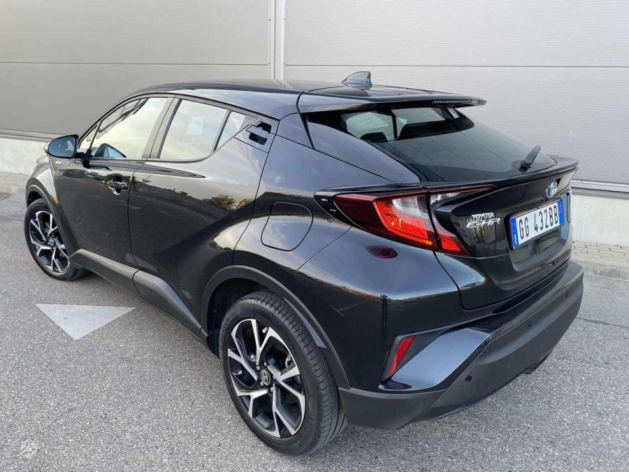 Melns Toyota C-HR 2021 Kauņa, ar dzinēja tilpumu 1.80 L un nobraukumu 70 tūkst. km par 18700 €, foto 4 vietnē AUTOMOTO.COM.LV