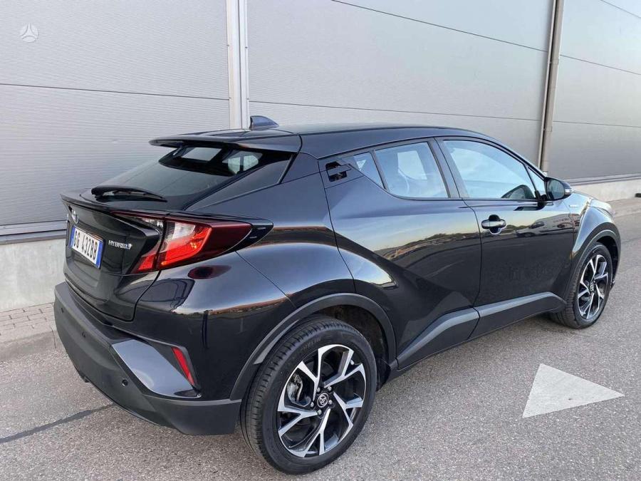 Melns Toyota C-HR 2021 Kauņa, ar dzinēja tilpumu 1.80 L un nobraukumu 70 tūkst. km par 18700 €, foto 6 vietnē AUTOMOTO.COM.LV