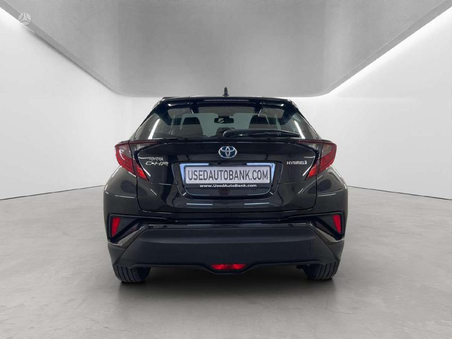 Black Toyota C-HR 2021 in Marijampole, with an engine capacity of 1.80 L and mileage of 158 thousand km for 16928 €, photo 5 on AUTOMOTO.COM.LV