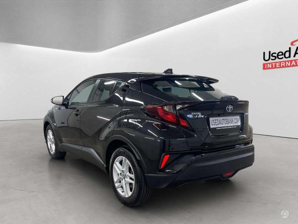 Black Toyota C-HR 2021 in Marijampole, with an engine capacity of 1.80 L and mileage of 158 thousand km for 16928 €, photo 6 on AUTOMOTO.COM.LV