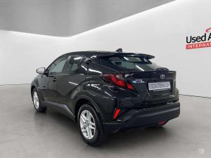 Black Toyota C-HR 2021 in Marijampole, with an engine capacity of 1.80 L and mileage of 158 thousand km for 16928 €, photo 6 on AUTOMOTO.COM.LV