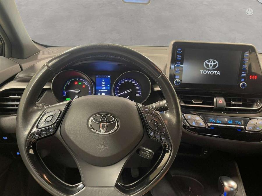 Black Toyota C-HR 2021 in Marijampole, with an engine capacity of 1.80 L and mileage of 158 thousand km for 16928 €, photo 9 on AUTOMOTO.COM.LV
