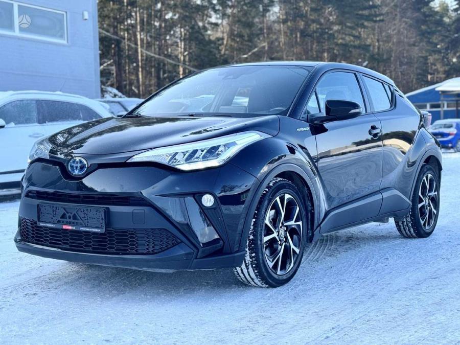 Melns Toyota C-HR 2021 Viļņa, ar dzinēja tilpumu 1.80 L un nobraukumu 135 tūkst. km par 18950 €, foto 1 vietnē AUTOMOTO.COM.LV