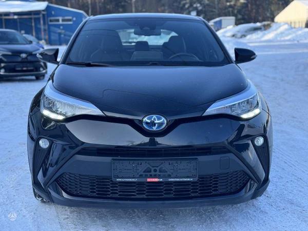 Black Toyota C-HR 2021 in Vilnius, with an engine capacity of 1.80 L and mileage of 135 thousand km for 18950 €, photo 2 on AUTOMOTO.COM.LV