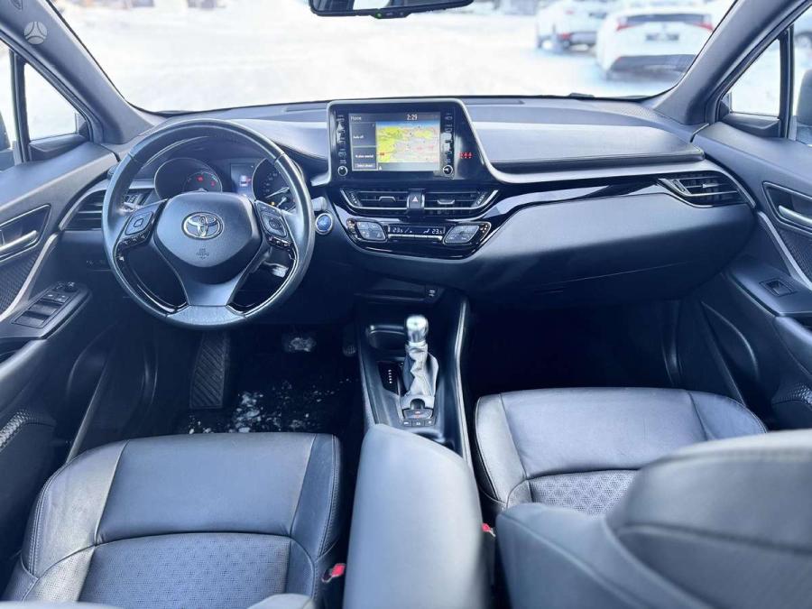 Melns Toyota C-HR 2021 Viļņa, ar dzinēja tilpumu 1.80 L un nobraukumu 135 tūkst. km par 18950 €, foto 11 vietnē AUTOMOTO.COM.LV