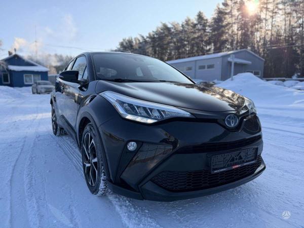 Melns Toyota C-HR 2021 Viļņa, ar dzinēja tilpumu 1.80 L un nobraukumu 157 tūkst. km par 17950 €, foto 3 vietnē AUTOMOTO.COM.LV