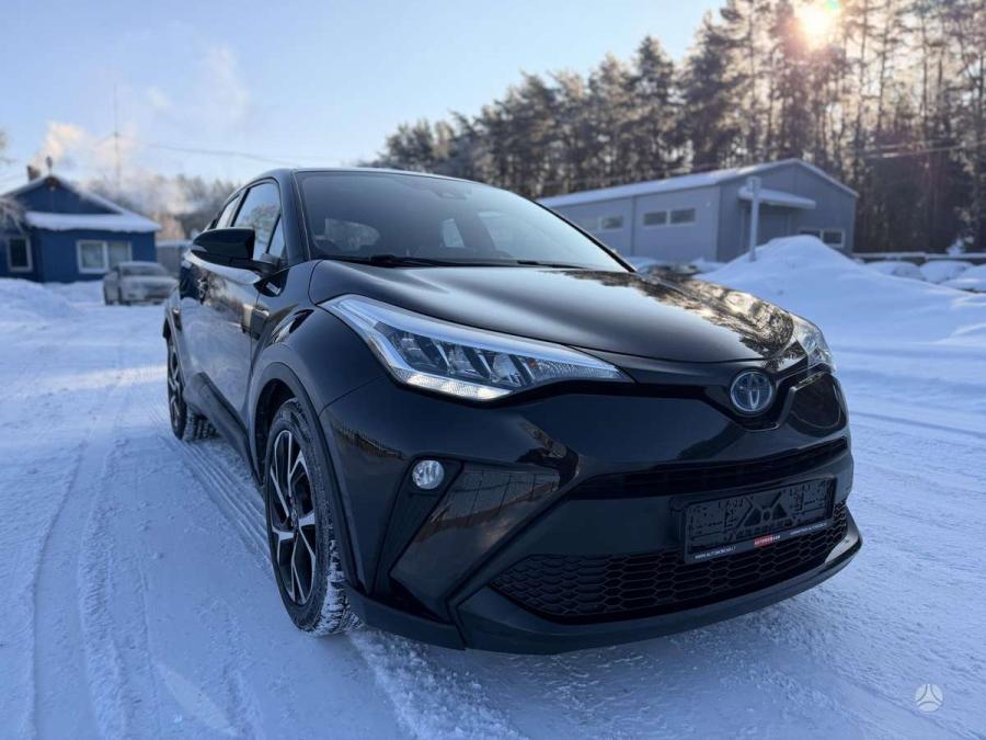 Черный Тойота C-HR 2021 в Вильнюс, объемом двигателя 1.80 л и пробегом 157 тыс. км за 17950 €, фото 3 на AUTOMOTO.COM.LV