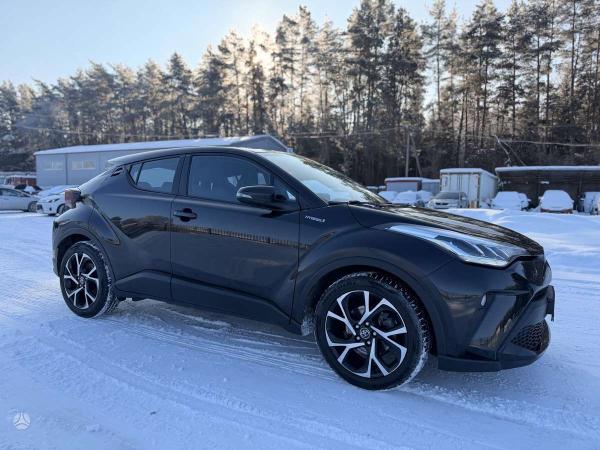 Melns Toyota C-HR 2021 Viļņa, ar dzinēja tilpumu 1.80 L un nobraukumu 157 tūkst. km par 17950 €, foto 4 vietnē AUTOMOTO.COM.LV