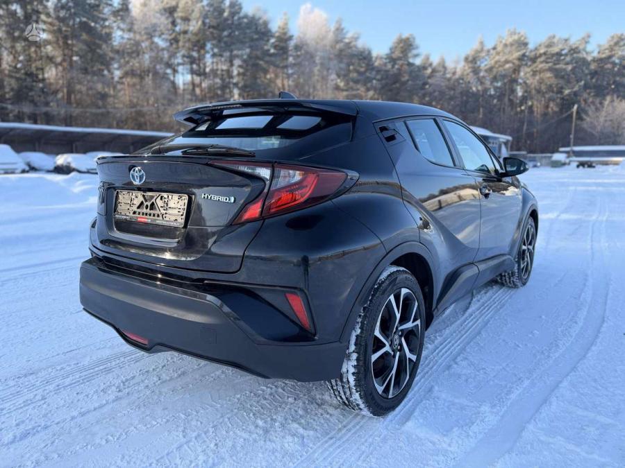 Черный Тойота C-HR 2021 в Вильнюс, объемом двигателя 1.80 л и пробегом 157 тыс. км за 17950 €, фото 6 на AUTOMOTO.COM.LV