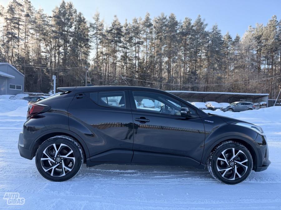Melns Toyota C-HR 2021 Viļņa, ar dzinēja tilpumu 1.80 L un nobraukumu 157 tūkst. km par 17950 €, foto 7 vietnē AUTOMOTO.COM.LV