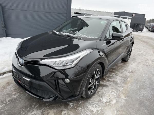 Black Toyota C-HR 2021 in Vilnius, with an engine capacity of 1.80 L and mileage of 96 thousand km for 18850 €, photo 1 on AUTOMOTO.COM.LV