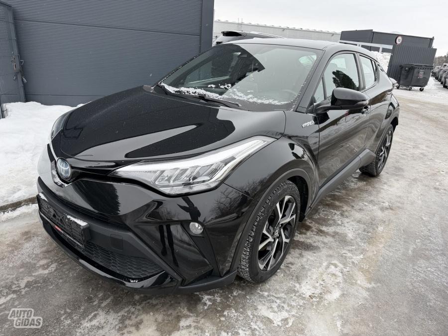 Черный Тойота C-HR 2021 в Вильнюс, объемом двигателя 1.80 л и пробегом 96 тыс. км за 18950 €, фото 2 на AUTOMOTO.COM.LV
