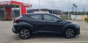 Black Toyota C-HR 2021 in Vilnius, with an engine capacity of 1.80 L and mileage of 113 thousand km for 18600 €, photo 3 on AUTOMOTO.COM.LV