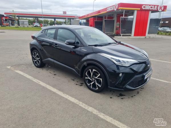 Черный Тойота C-HR 2021 в Вильнюс, объемом двигателя 1.80 л и пробегом 113 тыс. км за 18600 €, фото 4 на AUTOMOTO.COM.LV