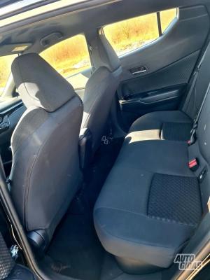 Black Toyota C-HR 2021 in Vilnius, with an engine capacity of 1.80 L and mileage of 113 thousand km for 18600 €, photo 11 on AUTOMOTO.COM.LV