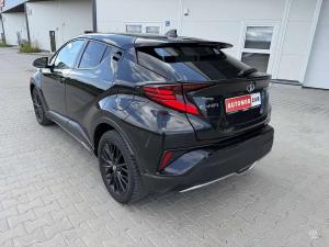 Black Toyota C-HR 2021 in Vilnius, with an engine capacity of 1.80 L and mileage of 147 thousand km for 19950 €, photo 11 on AUTOMOTO.COM.LV