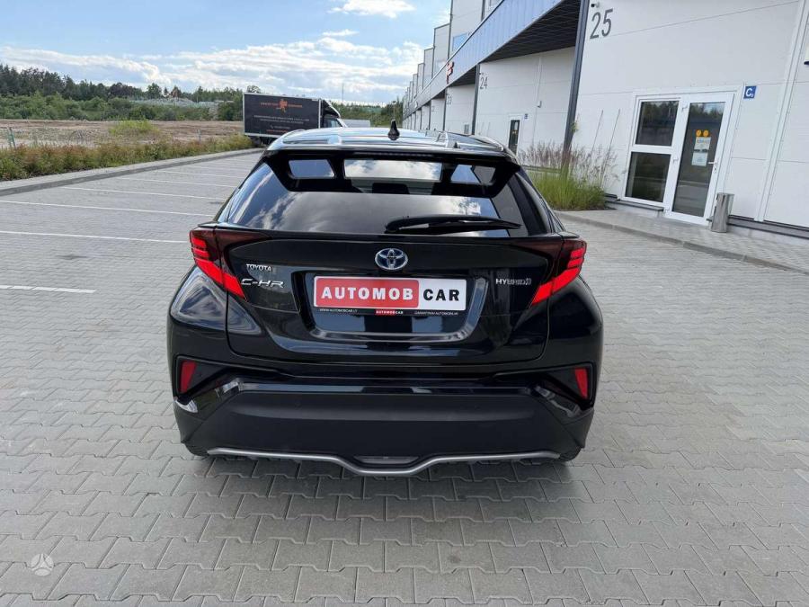Black Toyota C-HR 2021 in Vilnius, with an engine capacity of 1.80 L and mileage of 147 thousand km for 19950 €, photo 12 on AUTOMOTO.COM.LV