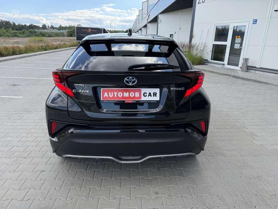 Black Toyota C-HR 2021 in Vilnius, with an engine capacity of 1.80 L and mileage of 147 thousand km for 19950 €, photo 13 on AUTOMOTO.COM.LV