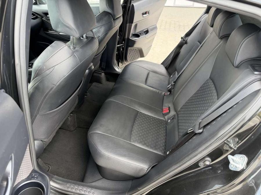 Black Toyota C-HR 2021 in Vilnius, with an engine capacity of 1.80 L and mileage of 147 thousand km for 19950 €, photo 19 on AUTOMOTO.COM.LV