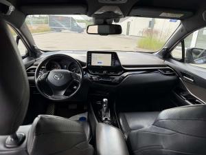 Black Toyota C-HR 2021 in Vilnius, with an engine capacity of 1.80 L and mileage of 147 thousand km for 19950 €, photo 22 on AUTOMOTO.COM.LV