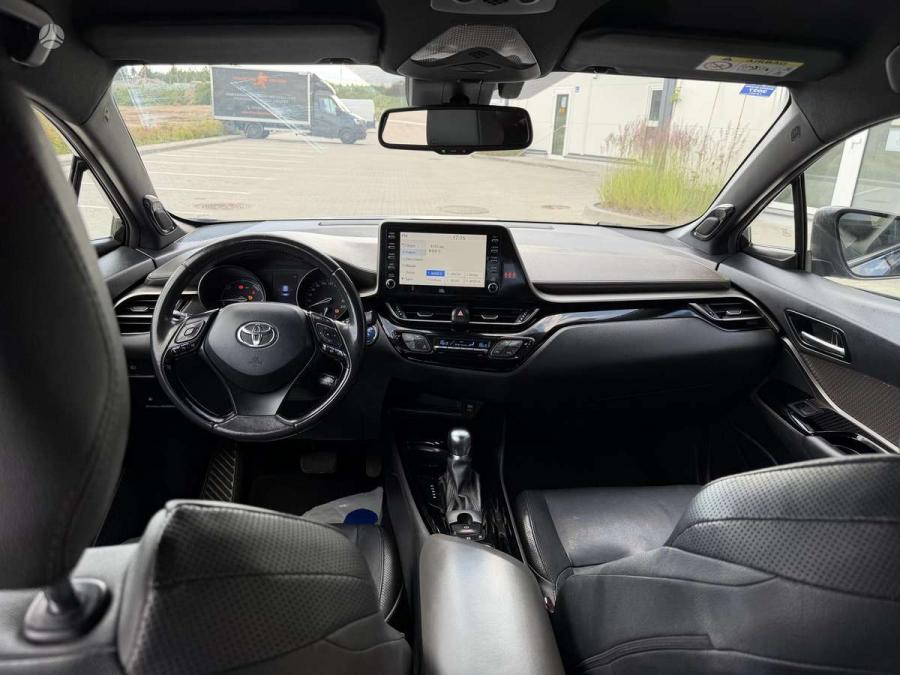 Black Toyota C-HR 2021 in Vilnius, with an engine capacity of 1.80 L and mileage of 147 thousand km for 19950 €, photo 22 on AUTOMOTO.COM.LV