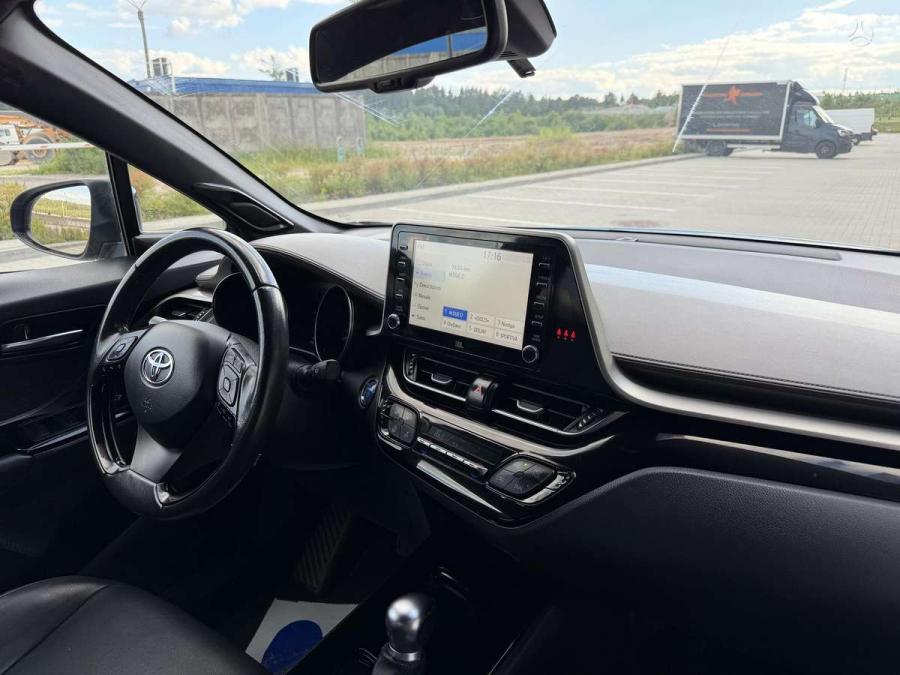 Black Toyota C-HR 2021 in Vilnius, with an engine capacity of 1.80 L and mileage of 147 thousand km for 19950 €, photo 27 on AUTOMOTO.COM.LV