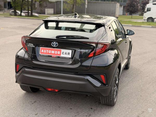 Black Toyota C-HR 2021 in Vilnius, with an engine capacity of 1.80 L and mileage of 168 thousand km for 18850 €, photo 8 on AUTOMOTO.COM.LV