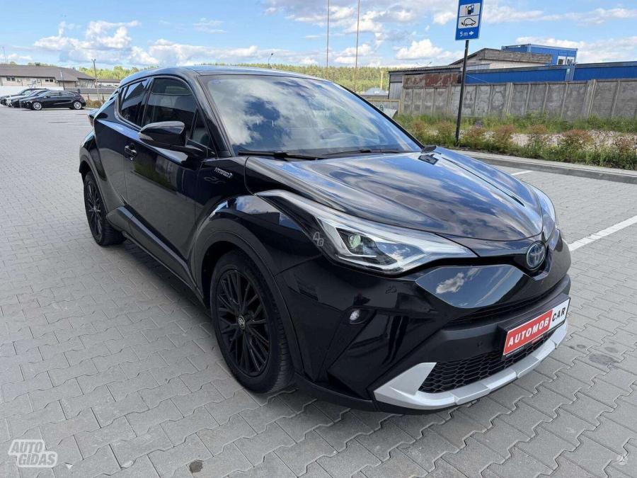Black Toyota C-HR 2021 in Vilnius, with an engine capacity of 1.80 L and mileage of 147 thousand km for 19950 €, photo 3 on AUTOMOTO.COM.LV