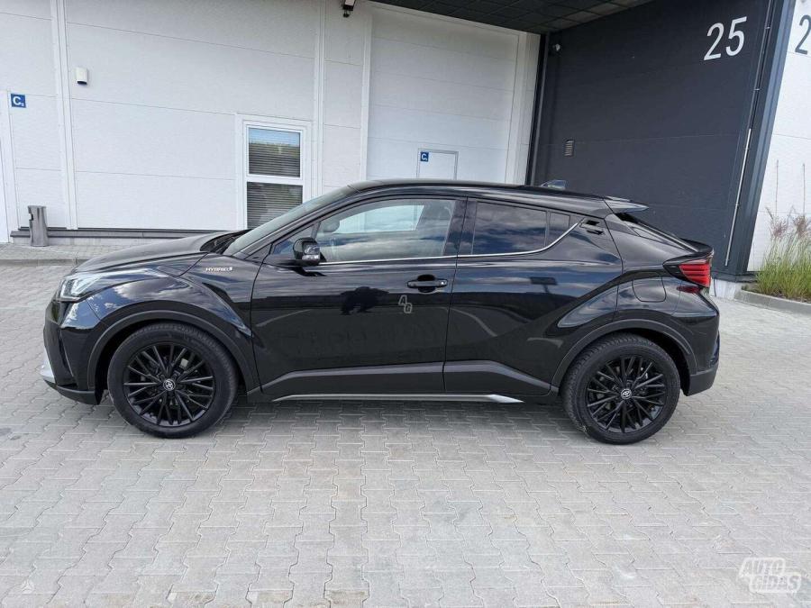 Black Toyota C-HR 2021 in Vilnius, with an engine capacity of 1.80 L and mileage of 147 thousand km for 19950 €, photo 9 on AUTOMOTO.COM.LV