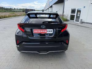 Black Toyota C-HR 2021 in Vilnius, with an engine capacity of 1.80 L and mileage of 147 thousand km for 19950 €, photo 13 on AUTOMOTO.COM.LV