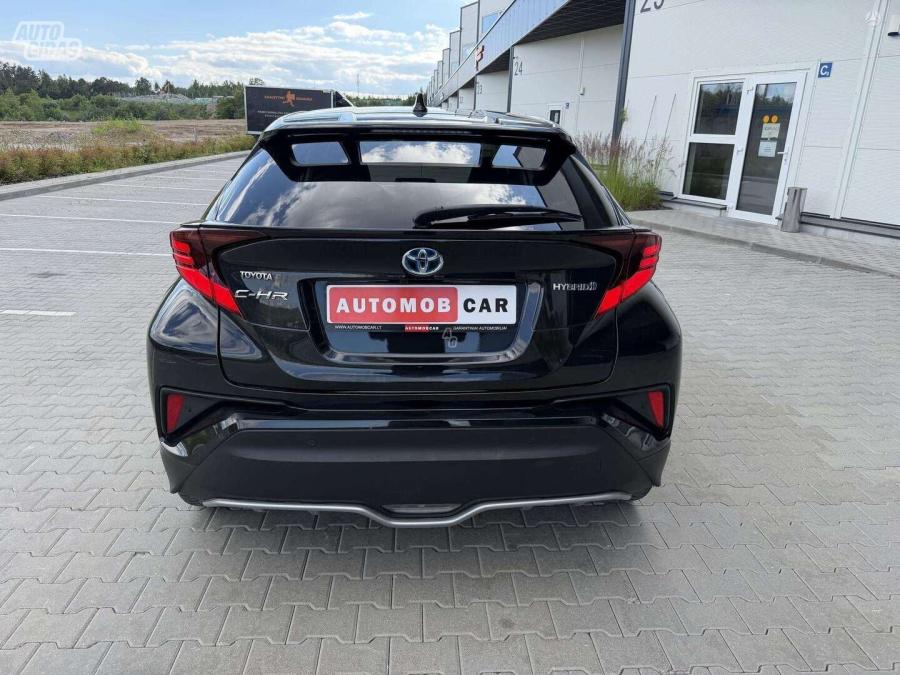 Black Toyota C-HR 2021 in Vilnius, with an engine capacity of 1.80 L and mileage of 147 thousand km for 19950 €, photo 13 on AUTOMOTO.COM.LV
