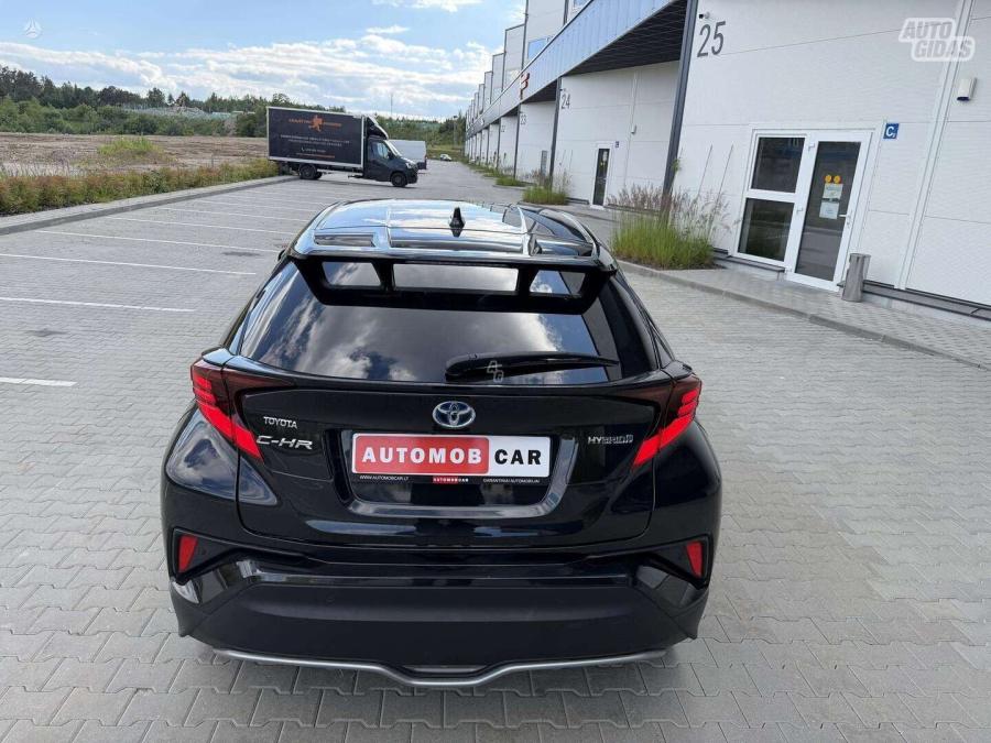 Black Toyota C-HR 2021 in Vilnius, with an engine capacity of 1.80 L and mileage of 147 thousand km for 19950 €, photo 14 on AUTOMOTO.COM.LV