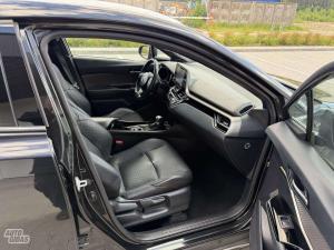 Black Toyota C-HR 2021 in Vilnius, with an engine capacity of 1.80 L and mileage of 147 thousand km for 19950 €, photo 23 on AUTOMOTO.COM.LV