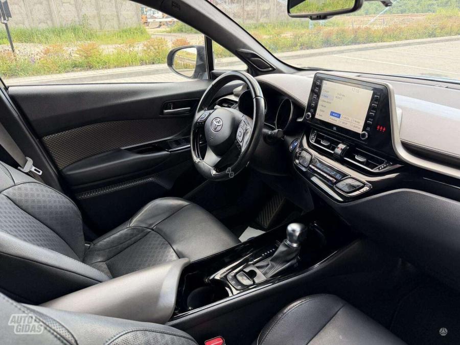 Black Toyota C-HR 2021 in Vilnius, with an engine capacity of 1.80 L and mileage of 147 thousand km for 19950 €, photo 26 on AUTOMOTO.COM.LV